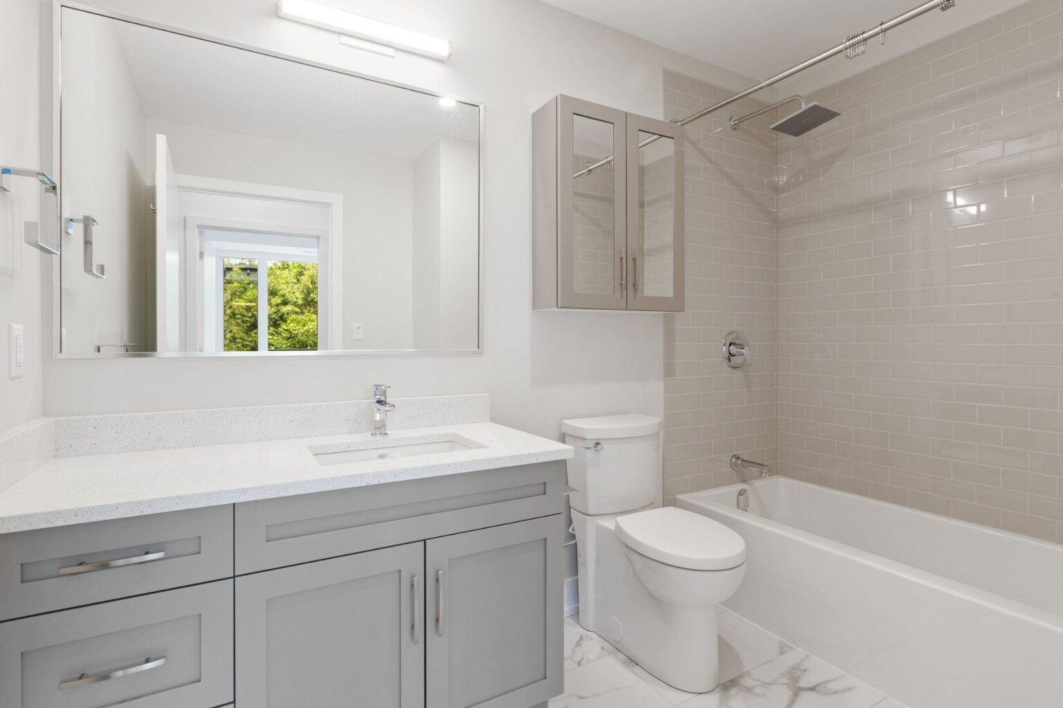 Freestanding Soaking Tub vs. an Alcove Bathtub | American Bath Enterprises